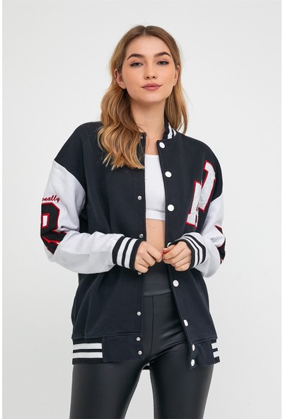 Tarz Cool Siyah-Beyaz Kadın Nakış Detaylı Kolej SWEATSHIRT-KLJJCCKTR04S