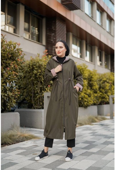 Burcu Tesettür Kapşonlu Trenç Siyah MDR10571 Haki Burcu Tesettür Kapşonlu Trenç Siyah MDR10571 Haki