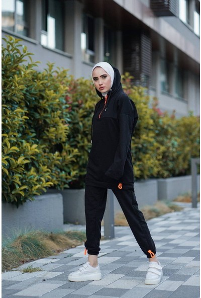 Burcu Tesettür Neon Fermuarlı Kapüşonlu Eşofman Takımı TRN2040 Siyah Burcu Tesettür Neon Fermuarlı Kapüşonlu Eşofman Takımı TRN2040 Siyah