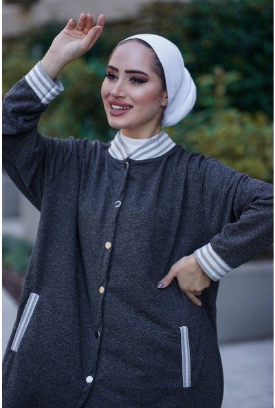 Burcu Tesettür Önden Çıtçıtlı Kısa Tesettür Kap BGF7255 Antrasit Burcu Tesettür Önden Çıtçıtlı Kısa Tesettür Kap BGF7255 Antrasit