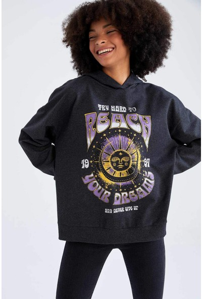 DeFacto Loose Fit Mistik Baskılı Kapüşonlu Sweatshirt X2340AZ22SP DeFacto Loose Fit Mistik Baskılı Kapüşonlu Sweatshirt X2340AZ22SP