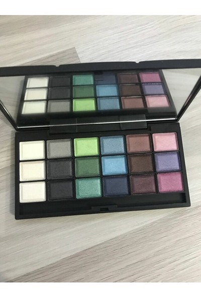 Muu Daa Luciana 18'li Far Paleti