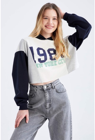 DeFacto Loose Fit Kapüşonlu Baskılı Crop Sweatshirt X1378AZ22SP DeFacto Loose Fit Kapüşonlu Baskılı Crop Sweatshirt X1378AZ22SP