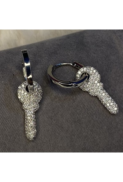 Yadem Aksesuar Silver Ikili Sallantılı Taşlı Anahtar Küpe Yadem Aksesuar Silver Ikili Sallantılı Taşlı Anahtar Küpe