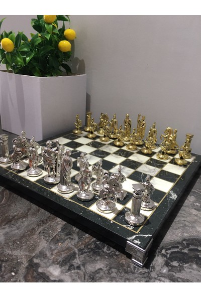 Baktuğ Roma Figürlü Taşlı + Ayaklı Tablalı Satranç Seti No:4 Büyük Boy Baktuğ Roma Figürlü Taşlı + Ayaklı Tablalı Satranç Seti No:4 Büyük Boy