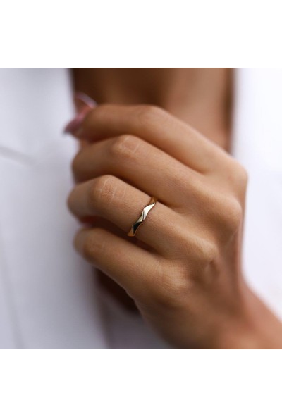 Cherry 14 Ayar Altın Geometrik Yüzük Cherry 14 Ayar Altın Geometrik Yüzük