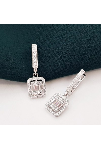 Altın Plaza Sallantılı Baget Model Beyaz Altın Küpe KP05835 Altın Plaza Sallantılı Baget Model Beyaz Altın Küpe KP05835