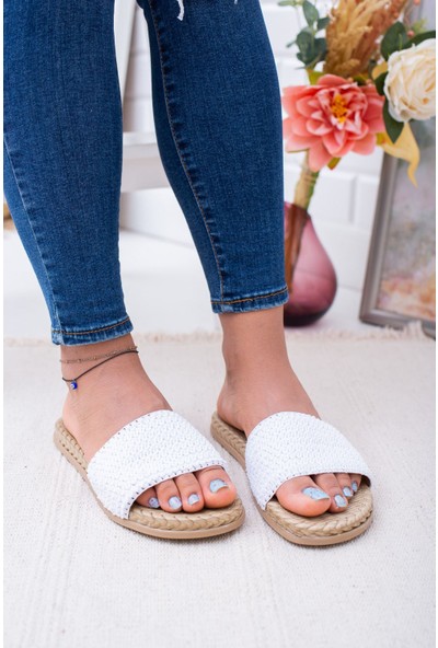 Fupe Shop Erensu Örme Hasır Detaylı Beyaz Bayan Terlik Fupe Shop Erensu Örme Hasır Detaylı Beyaz Bayan Terlik