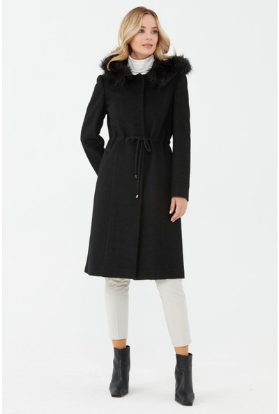 Selen Giyim Beli Büzgüllü Kapüşonlu Kürklü Uzun Kaban Selen Giyim Beli Büzgüllü Kapüşonlu Kürklü Uzun Kaban