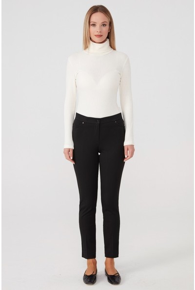 Selen Giyim Parçalı Dar Paça Pantolon Selen Giyim Parçalı Dar Paça Pantolon