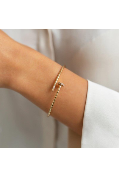 Cherry 14 Ayar Altın Taşlı Çivi Kelepçe Cherry 14 Ayar Altın Taşlı Çivi Kelepçe