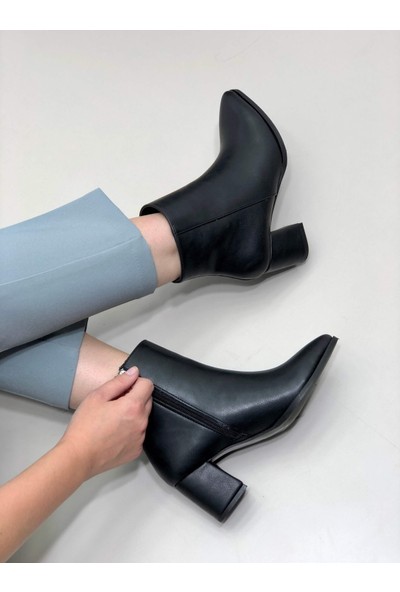 Lizel Emily Siyah Renk Topuklu Kadın Bot Lizel Emily Siyah Renk Topuklu Kadın Bot