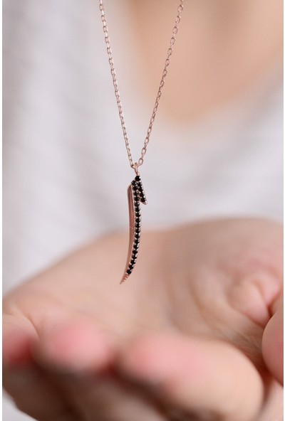 Olivia Elif Motifli Siyah Taşlı Rose Kaplama Kadın Kolye Olivia Elif Motifli Siyah Taşlı Rose Kaplama Kadın Kolye