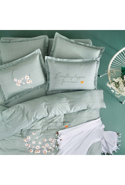 Yataş Bedding Daisy Sevgililer Günü Çift Kişilik 5 Parça Nevresim Takımı - Koltuk Şalı Hediyeli