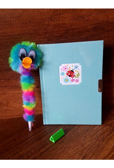 Çilek Home Kilitli Hatıra ve Günlük Defteri-Ördek Peluş Tükenmez Kalem-Kalem Başlıklı Silgi Çilek Home Kilitli Hatıra ve Günlük Defteri-Ördek Peluş Tükenmez Kalem-Kalem Başlıklı Silgi