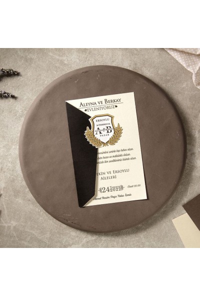 Davetiyebul Siyah Katlamalı Çelenkli Düğün Davetiyesi