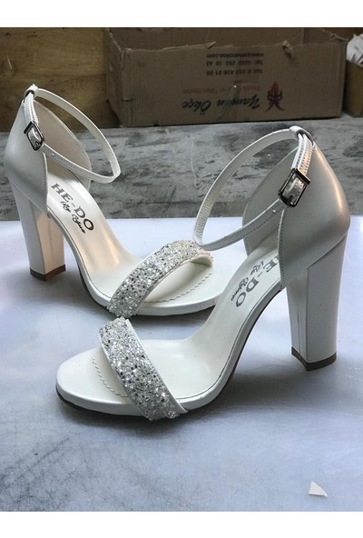 Taş Işlemeli Gelin ve Nikah Ayakkabısı Taş Işlemeli Gelin ve Nikah Ayakkabısı
