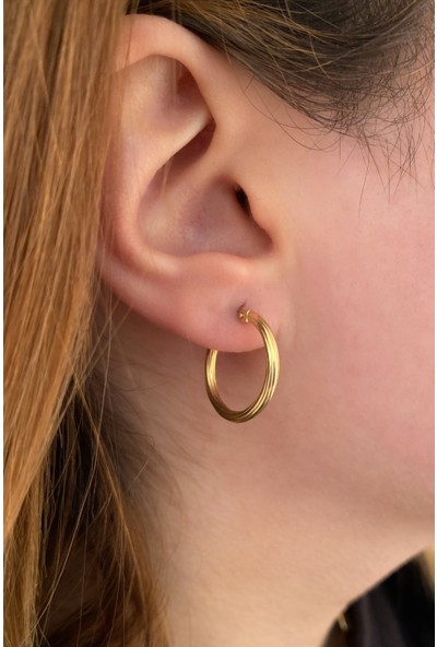 Fiyonk Kuyumculuk 14 Ayar Altın Sıralı Çizgi Desenli Halka Küpe Fiyonk Kuyumculuk 14 Ayar Altın Sıralı Çizgi Desenli Halka Küpe