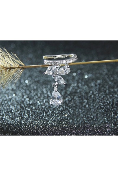 Bylin Damla Zirkon Taşlı Earcuff - Sol Kulak Için - Tek Adet Bylin Damla Zirkon Taşlı Earcuff - Sol Kulak Için - Tek Adet