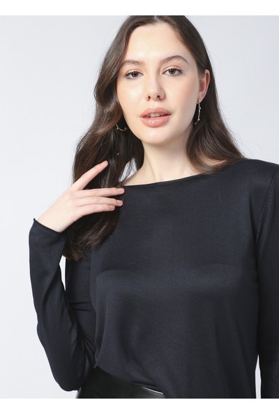 Fabrika 21225 Bisiklet Yaka Uzun Kol Basic Fit Düz Siyah Kadın Kazak Fabrika 21225 Bisiklet Yaka Uzun Kol Basic Fit Düz Siyah Kadın Kazak