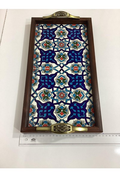 Çini El İşçiliği Ahşap El Yapımı Iznik Çini Desenli Sunumluk Hediyelik Tepsi 43*23*3 cm Ölçülerinde Çini El İşçiliği Ahşap El Yapımı Iznik Çini Desenli Sunumluk Hediyelik Tepsi 43*23*3 cm Ölçülerinde