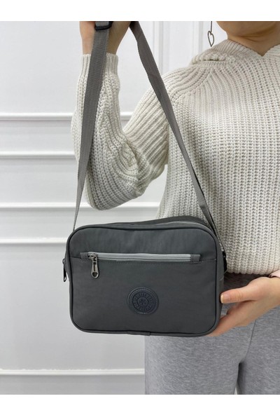 Sweet Polo Gri Renk Krinkıl 3 Bölmeli Çapraz Çanta CB235 Sweet Polo Gri Renk Krinkıl 3 Bölmeli Çapraz Çanta CB235