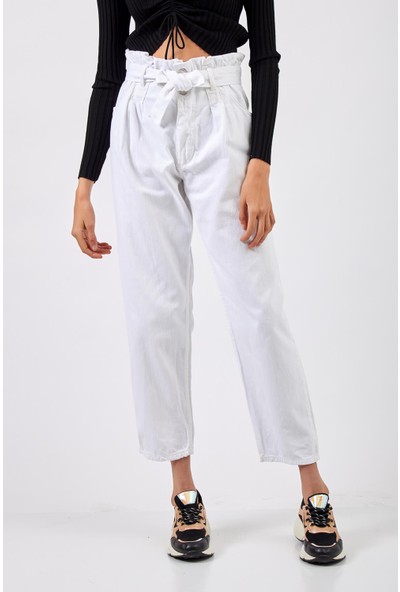 Coral Kuşaklı Kot Pantolon Beyaz