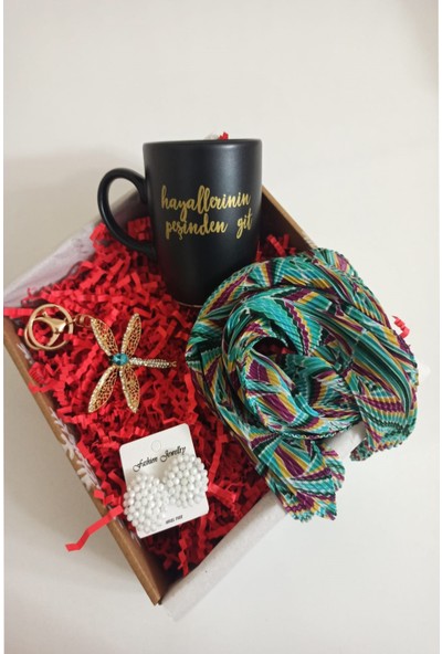 Alanç Sevgililer Günü Özel Gün Hediye Seti Fular, Kristal Boncuklu Küpe, Yusufcuk Anahtarlık , Yazılı Kupa