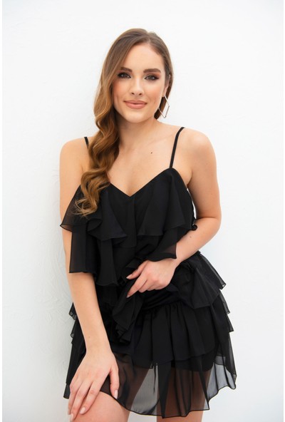 Carmen Siyah Şifon KatKatlı JanJan Kısa Abiye Elbise Carmen Siyah Şifon KatKatlı JanJan Kısa Abiye Elbise