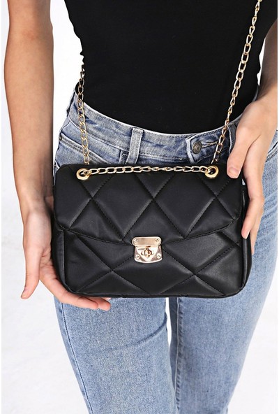 Madamlina Kadın Siyah Zincirli Kapitone El ve Omuz Çantası Madamlina Kadın Siyah Zincirli Kapitone El ve Omuz Çantası