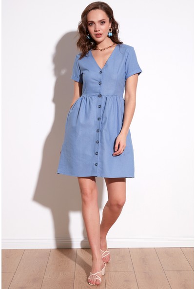 Lela Pamuklu V Yaka Cepli Düğmeli Mini Elbise Bayan Elbise 6051984 Lela Pamuklu V Yaka Cepli Düğmeli Mini Elbise Bayan Elbise 6051984