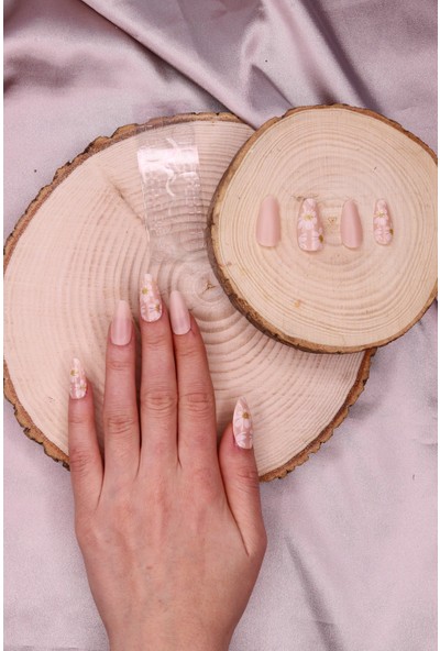 Mujgan 24'lü Çiçek Desenli Krem Takma Tırnak T57 Mujgan 24'lü Çiçek Desenli Krem Takma Tırnak T57