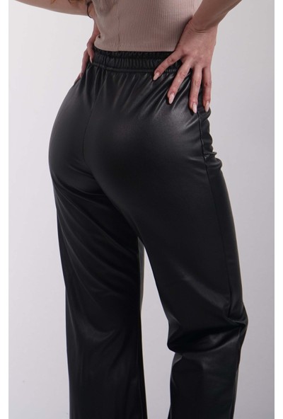 Mezozoik Bel ve Kalça Kısmı Tam Oturan Paçaları Yırtmaçlı Ispanyol Suni Deri Siyah Pantolon Mezozoik Bel ve Kalça Kısmı Tam Oturan Paçaları Yırtmaçlı Ispanyol Suni Deri Siyah Pantolon