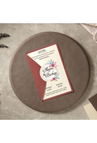 Davetiyebul Çiçek Motifli Kırmızı Katlamalı Düğün Davetiyesi