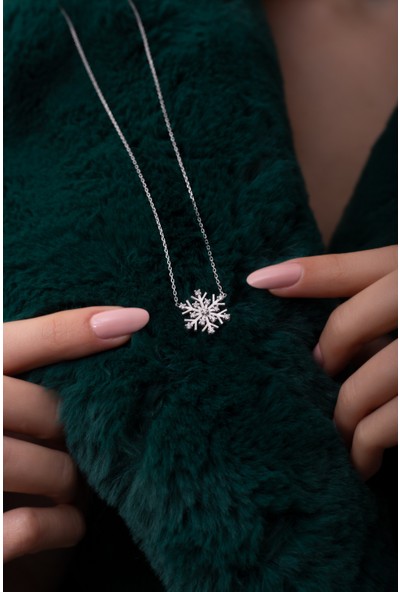 Laveranza 925 Ayar Gümüş Kar Tanesi Tasarımlı Kolye