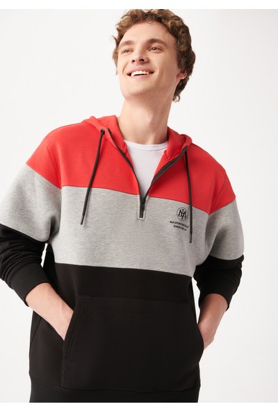 Mavi Erkek Kapüşonlu Kırmızı Sweatshirt 0610521-70471 Mavi Erkek Kapüşonlu Kırmızı Sweatshirt 0610521-70471