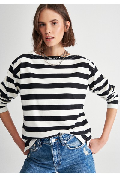Mavi Çizgili Siyah Tişört