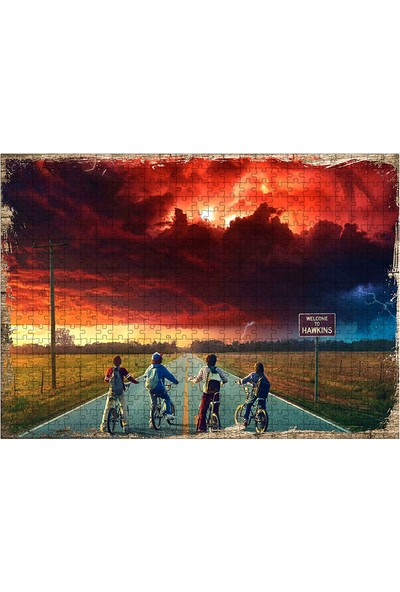 Tablomega Ahşap Mdf Puzzle Yapboz Hawkins'e Hoş Geldiniz 500 Parça 50*70 cm Tablomega Ahşap Mdf Puzzle Yapboz Hawkins'e Hoş Geldiniz 500 Parça 50*70 cm