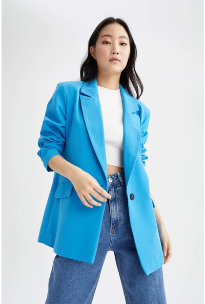 DeFacto Oversize Fit Cep Kapaklı Tek Yırtmaçlı Blazer Ceket X0017AZ22SM DeFacto Oversize Fit Cep Kapaklı Tek Yırtmaçlı Blazer Ceket X0017AZ22SM
