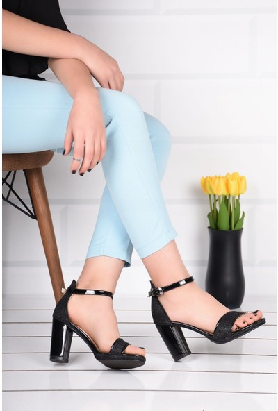 Weynes Kadın Siyah Taşlı Bilek Bağlamalı Topuklu Ayakkabı BA19070