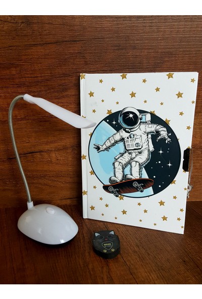 Çilek Home Çilekhome Uzay Kilitli Hatıra ve Günlük Defteri- LED Işıklı Masa Lambası-Kedi Silgi IŞIK101 Çilek Home Çilekhome Uzay Kilitli Hatıra ve Günlük Defteri- LED Işıklı Masa Lambası-Kedi Silgi IŞIK101