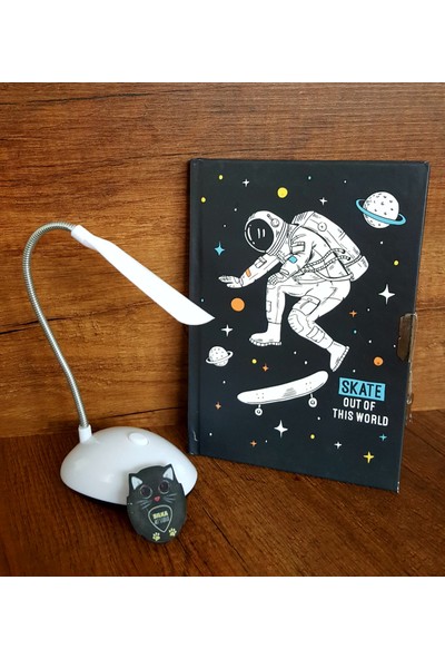 Çilek Home Çilekhome Uzay Kilitli Hatıra ve Günlük Defteri- LED Işıklı Masa Lambası-Kedi Silgi LED1078 Çilek Home Çilekhome Uzay Kilitli Hatıra ve Günlük Defteri- LED Işıklı Masa Lambası-Kedi Silgi LED1078