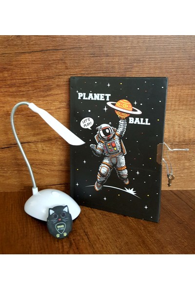 Çilek Home Çilekhome Uzay Kilitli Hatıra ve Günlük Defteri- LED Işıklı Masa Lambası-Kedi Silgi LED609 Çilek Home Çilekhome Uzay Kilitli Hatıra ve Günlük Defteri- LED Işıklı Masa Lambası-Kedi Silgi LED609