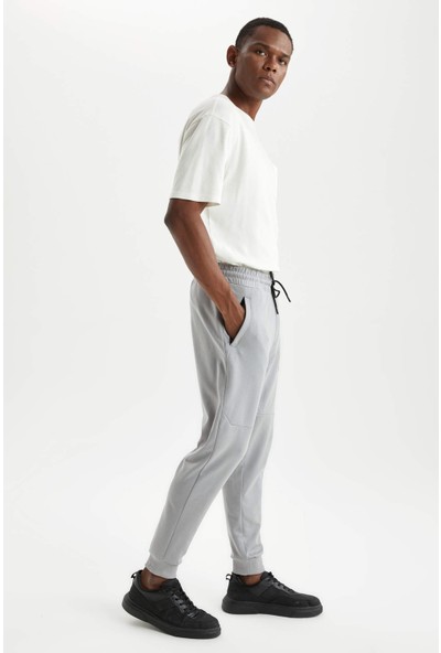 DeFacto Defacto Fit Slim Fit İçi Yumuşak Tüylü Jogger Eşofman Altı V3033AZ21AU DeFacto Defacto Fit Slim Fit İçi Yumuşak Tüylü Jogger Eşofman Altı V3033AZ21AU