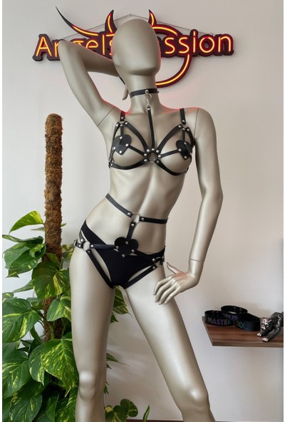 Angels Passion Kalp Detaylı Siyah Deri Jartiyer Harness Sütyen Takım Angels Passion Kalp Detaylı Siyah Deri Jartiyer Harness Sütyen Takım
