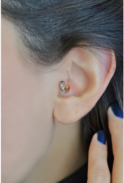 Sacce Scarves&Accessories Baget Taşlı Halka Tragus Piercing Helix Kıkırdak Küpesi Sacce Scarves&Accessories Baget Taşlı Halka Tragus Piercing Helix Kıkırdak Küpesi