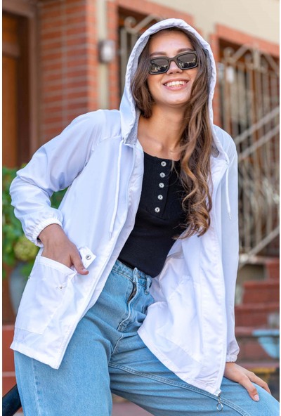 Rennkli Kapüşon Detaylı Cepli Yağmurluk - Beyaz