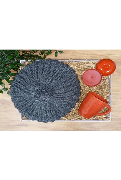 Bihal Sevgili Şapka Kupa ve Mumlu Hediye Seti Bihal Sevgili Şapka Kupa ve Mumlu Hediye Seti