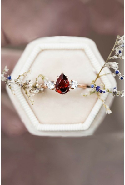 Olivia Mistik Topaz Garnet Taşlı Ayarlanabilir Rose Kaplama Kadın Yüzük Olivia Mistik Topaz Garnet Taşlı Ayarlanabilir Rose Kaplama Kadın Yüzük