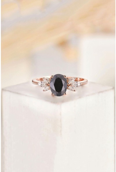 Olivia Siyah Taşlı Ayarlanabilir Kadın Rose Kaplama Yüzük Olivia Siyah Taşlı Ayarlanabilir Kadın Rose Kaplama Yüzük